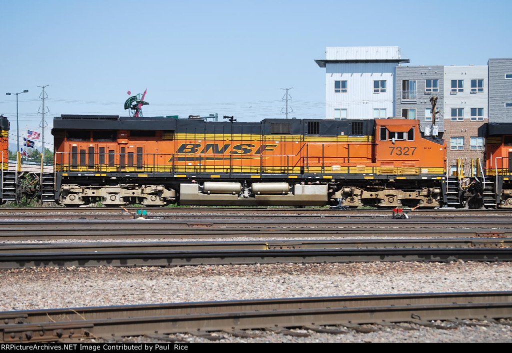 BNSF 7327